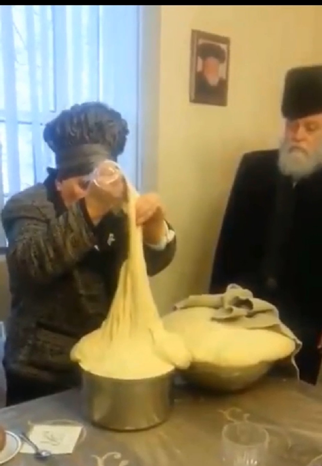 Watch: The Belzer Rebbetzin Crying During Hafroshas Challah | Matzav.com