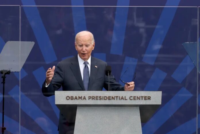 Dazed Biden Gets Left Behind at Obama Center Opening: ‘Where’s My ...